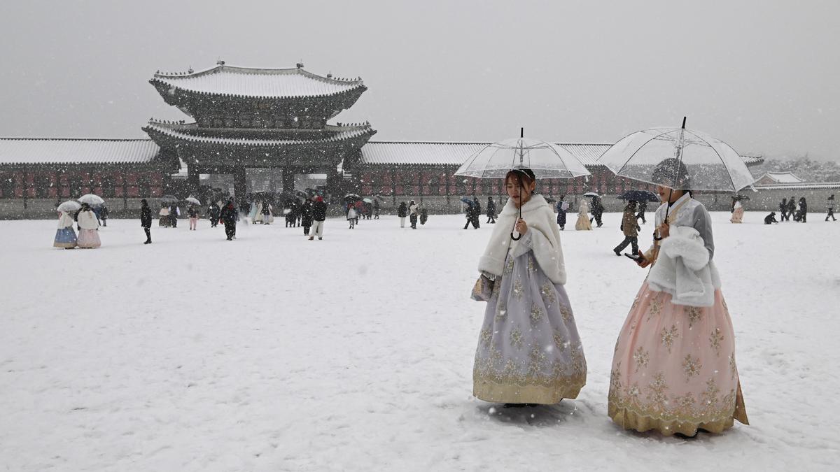 Suasana Salju di Istana Gyeongbokgung Korsel - Foto Liputan6.com