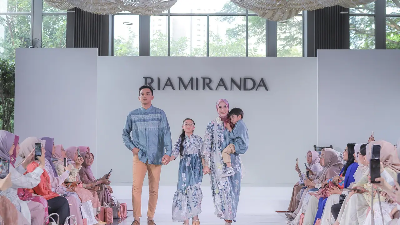 Eksplorasi Budaya Minang dalam Koleksi Raya Ria Miranda ‘Sangsata ...