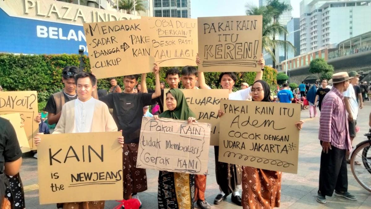 Parade Berkain di Car Free Day Jakarta, Pamerkan Wastra Indonesia dari ...