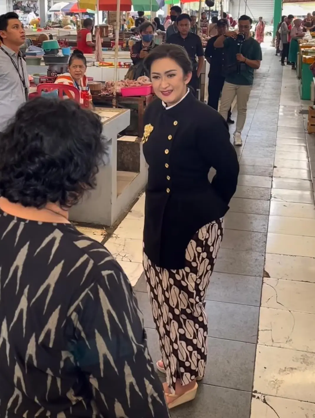 6 Deretan Gaya Nafa Urbach Pakai Kebaya Janggan, Dapat Julukan Netizen ...