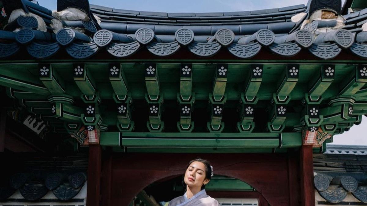6 Pesona Jessica Iskandar saat Menggunakan Hanbok Korea, Dikira Jennie ...