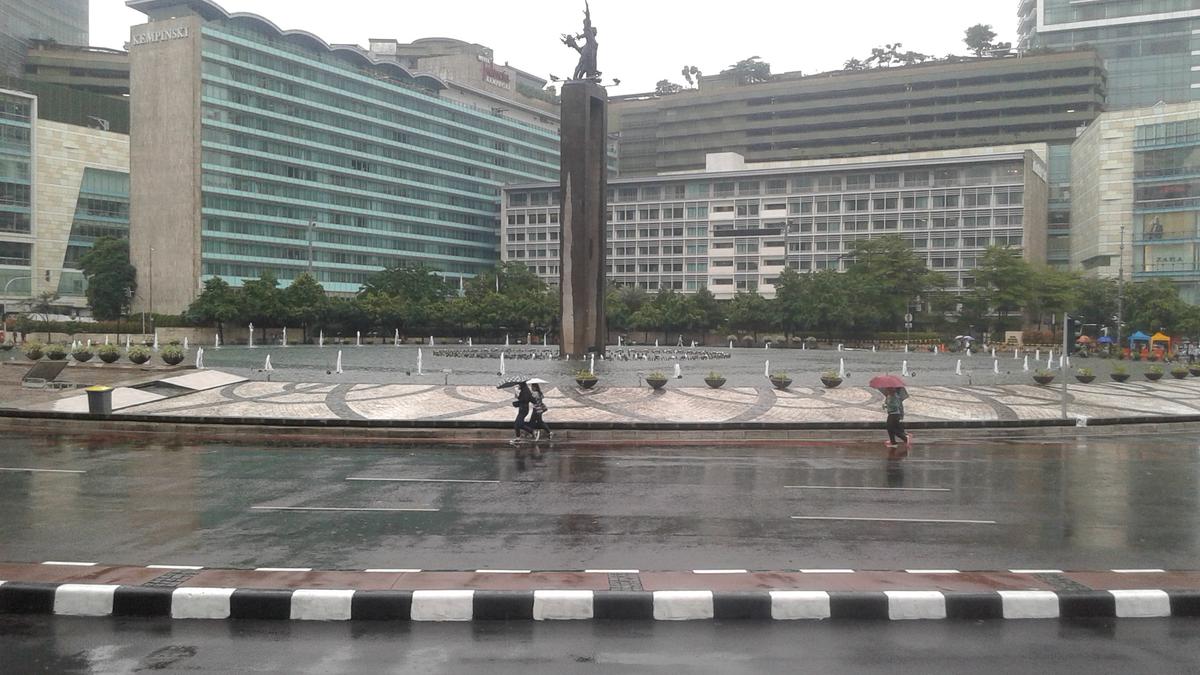Jakarta Diguyur Hujan, Car Free Day Sepi Pengunjung - News Liputan6.com