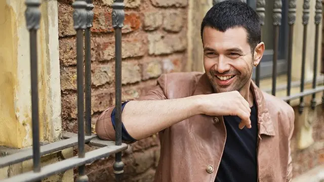 6 Aktor Tampan Turki yang Bikin Penggemar di Indonesia Lumer - ShowBiz ...