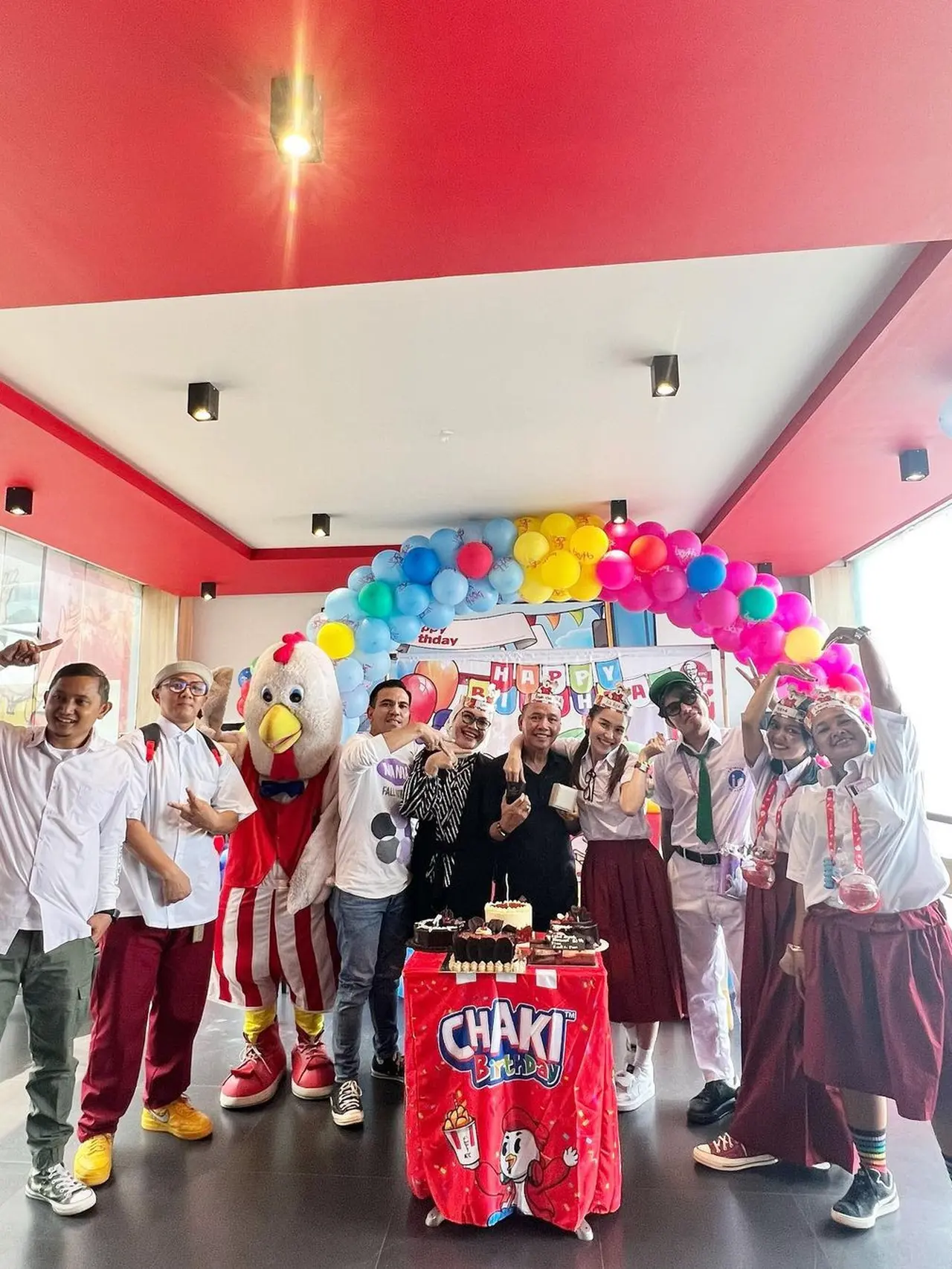 6 Momen Perayaan Ultah Ayah Ojak ke-61: Gelar Pesta di Resto Cepat Saji ...