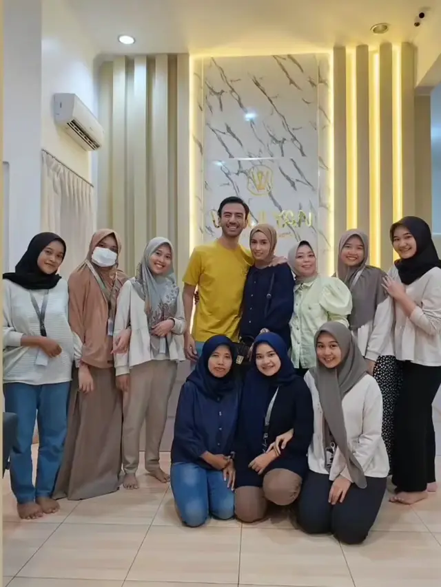 7 Potret Romantis Reza Zakarya dan Amira Setelah Menikah, Nonton Film ...