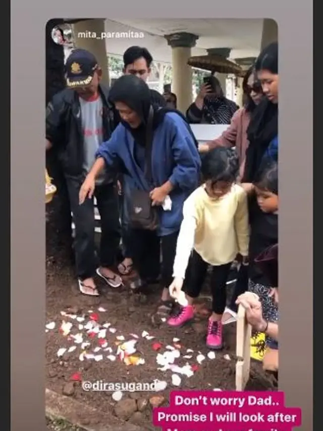 Ayahanda Dira Sugandi Meninggal Dunia - ShowBiz Liputan6.com