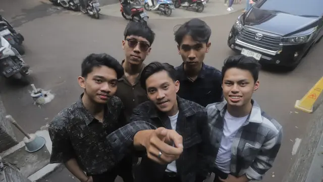 Syailendra, Band Pendatang Baru Sukses dengan Lagu Cinta - ShowBiz ...