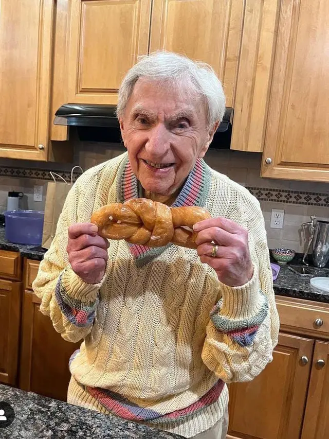 Resep Panjang Umur Howard Tucker Si Dokter Saraf 101 Tahun, Ini 5 ...