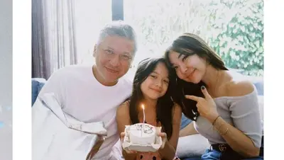 6 Potret Kedekatan Medina Dina dan Gading Marten, Sudah Dikenalkan ke Roy Marten - Hot Liputan6.com