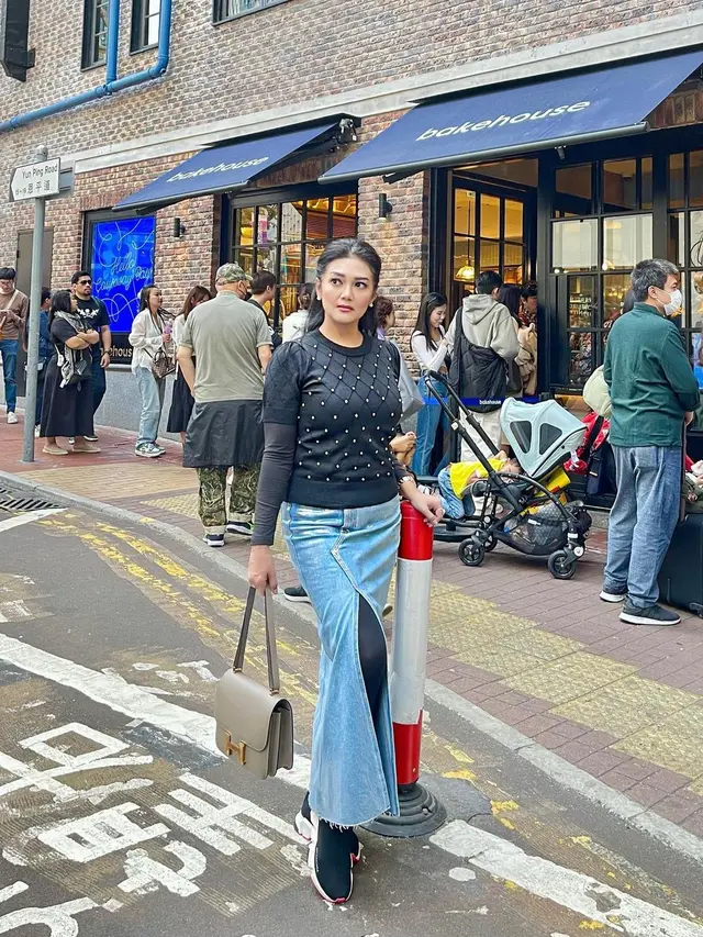 6 Potret Bella Saphira Sambut Awal 2024 di Hong Kong, Awet Muda di Usia ...