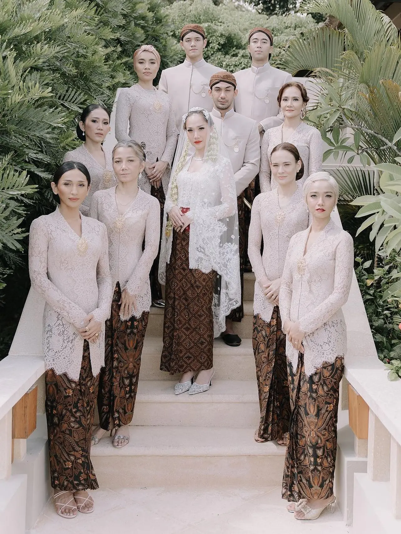 6 Potret Intan Ayu Temani BCL di Rangkaian Pernikahan, Saudara Sepupu ...