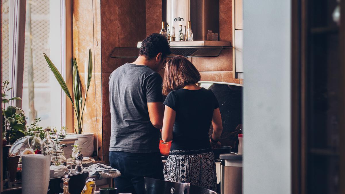 Studi: Perempuan Menanggung Beban Lebih Berat dalam Pekerjaan Rumah ...