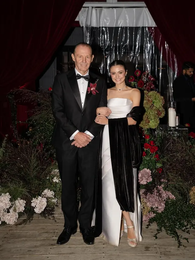 7 Momen Resepsi Amanda Rawles di Jakarta, Potret Manis Bersama Ayah ...