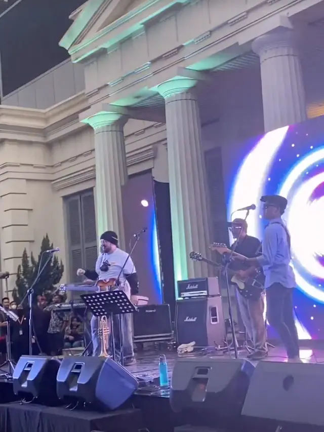 Mengenang Ade Paloh dengan 6 Lagu Sore Band Karya Mendiang yang Layak ...