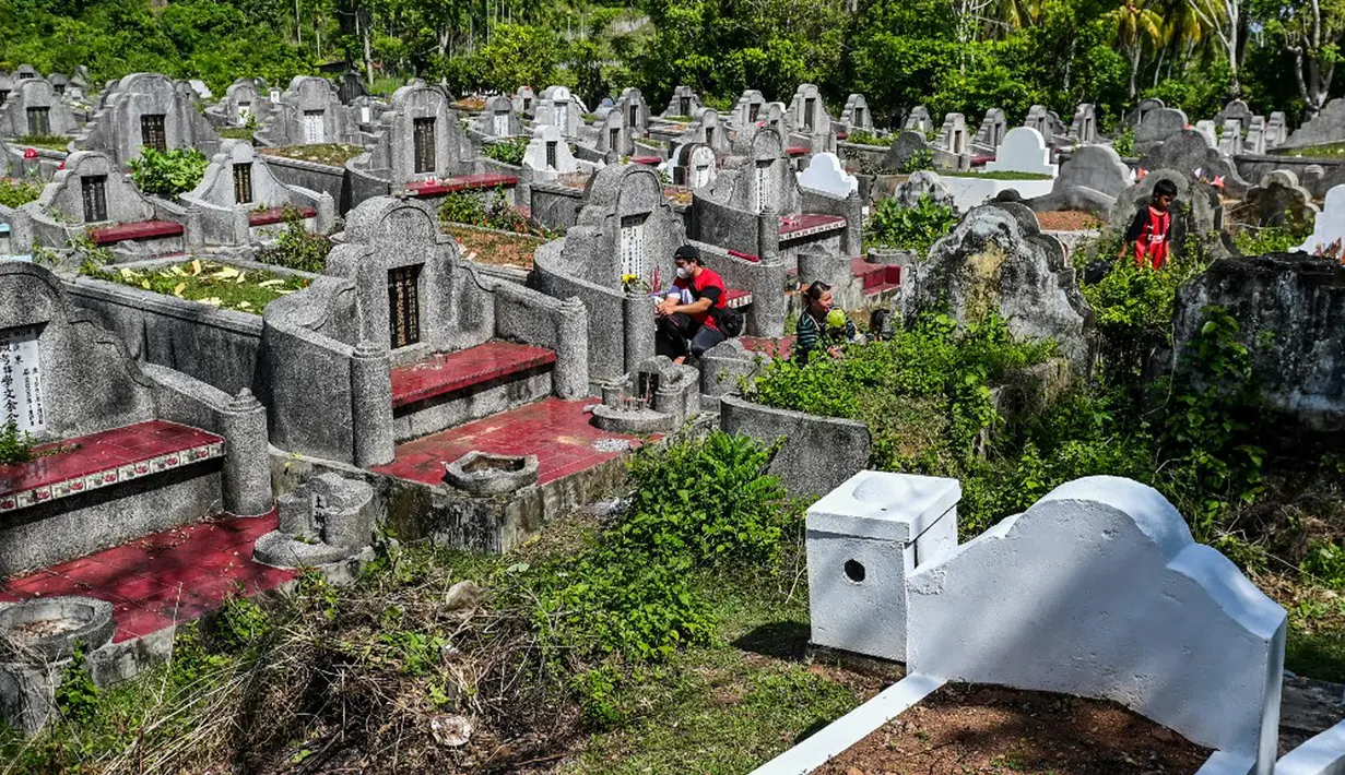 Festival Cheng Beng, Warga Tionghoa Banda Aceh Bersihkan Makam Leluhur ...