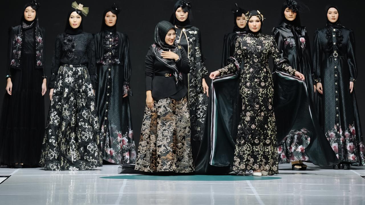 Nila Purri Hadir di JMFW 2025 dengan Koleksi Bertema Feminine Dark Energy