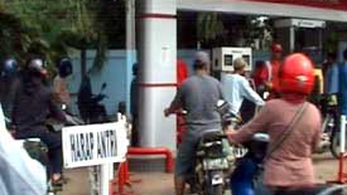 Sejumlah SPBU di Cilegon Kehabisan Premium - News Liputan6.com