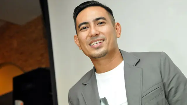 Rio Febrian Unggah Foto Kenangan Bareng Mike Mohede - ShowBiz Liputan6.com