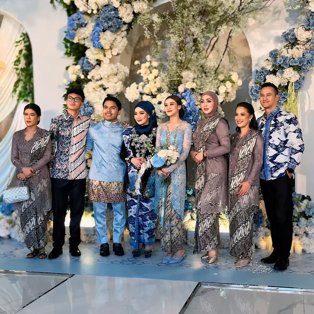 6 Potret Adu Gaya Dua Ibu Aaliyah Massaid, Reza Artamevia dan Angelina ...