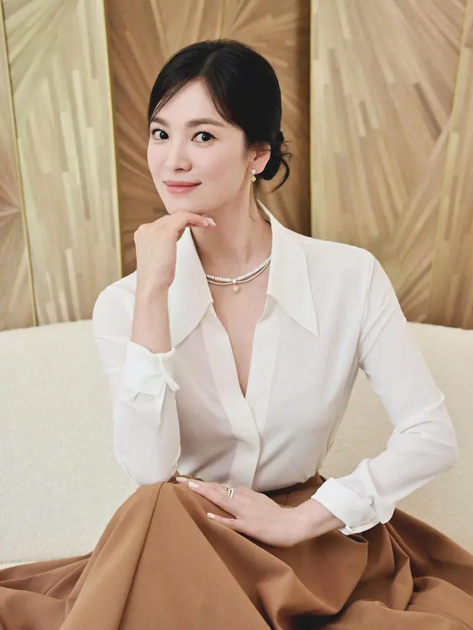 Pesona Menawan Song Hye Kyo yang Tetap Berkibar di Tengah Kabar ...