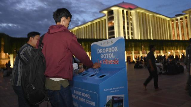 Le Minerale Salurkan Bantuan Kemanusiaan untuk Palestina dari Dropbox ...