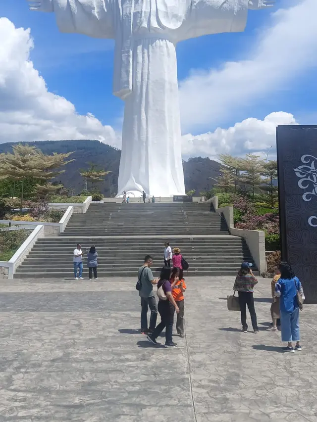Wisata Pulau Samosir Punya Patung Yesus Tertinggi di Dunia, Tak Hanya ...