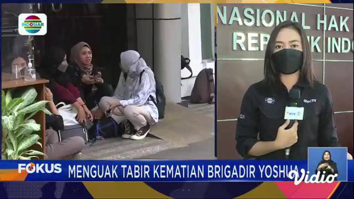 Fokus : Arus Deras Sungai Kedaung Gulingkan Mobil Pikap Bermuatan Kayu ...