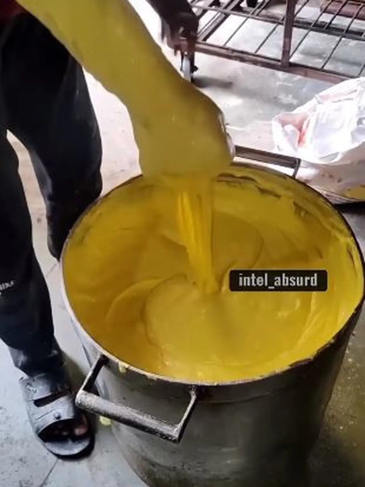 6 Tingkah Penjual India Saat Aduk Makanan Ini Bikin Jijik, Nyeleneh ...