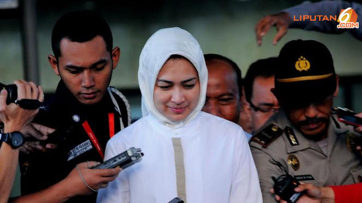 [FOTO] Airin Irit Bicara Usai Diperiksa KPK - Foto Liputan6.com