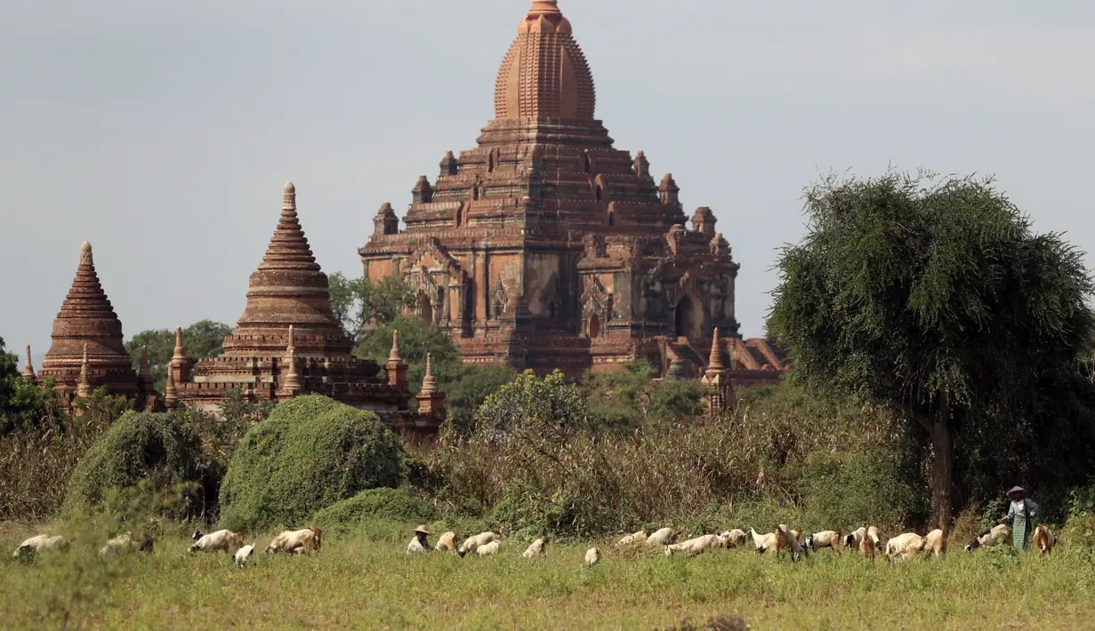 FOTO: Menikmati Keindahan Kuil Kuno Saat Matahari Terbenam di Myanmar ...