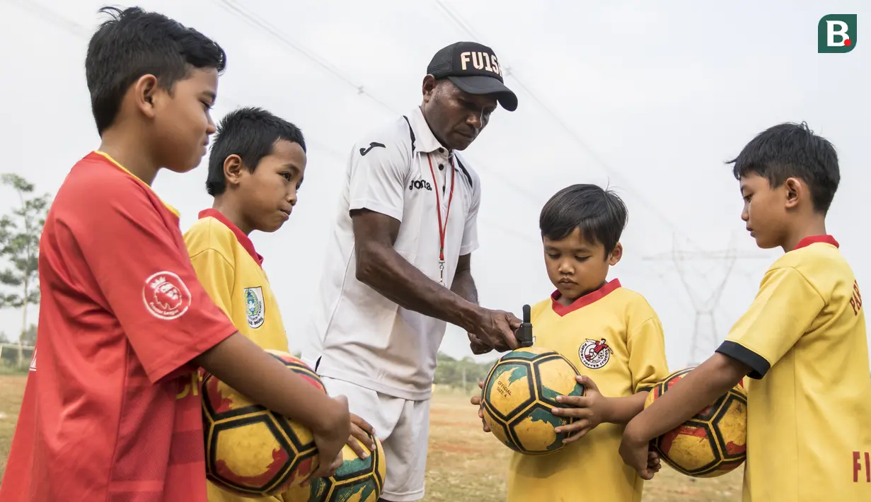 FOTO: Pengabdian Tulus Alexander Pulalo untuk Sepak Bola Indonesia ...