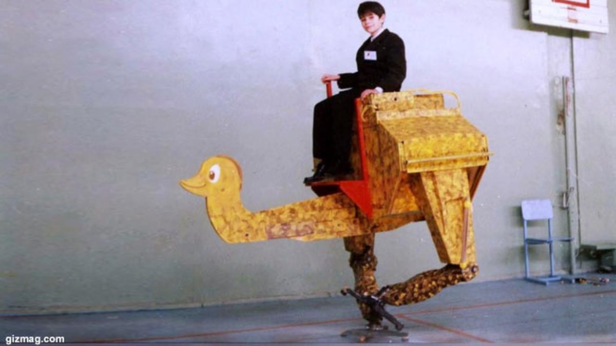 Robot Burung Unta Ini Dibuat dengan Biaya Kurang dari Rp 15 Juta