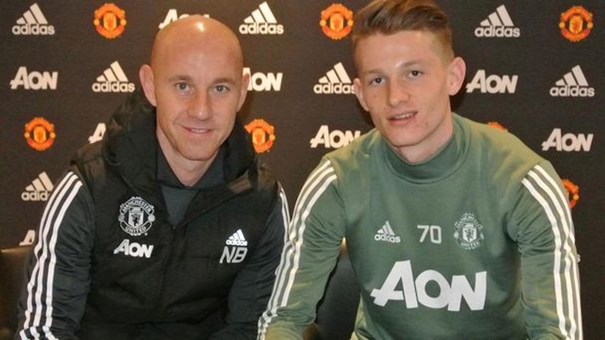 Sukses Melawan Kanker, Ini 4 Fakta Max Taylor, Bek Muda Manchester ...