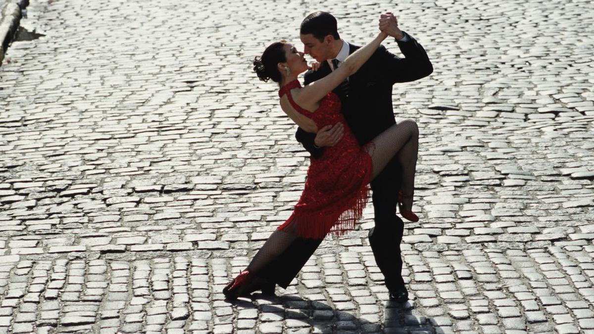 Atraksi Tari Ini Bikin Kamu Ingin Tutup Kedua Mata Selama Nonton