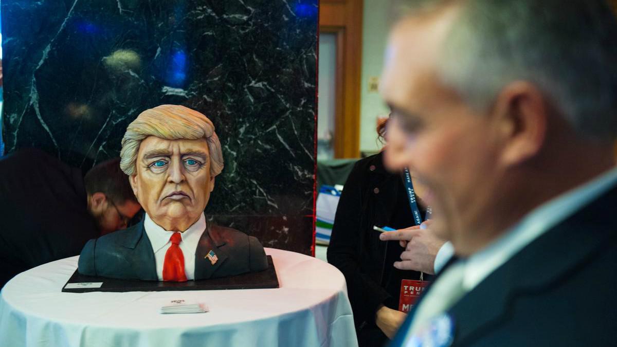Berwajah Sedih, Netizen Ubah Kue Donald Trump Jadi Meme Kocak