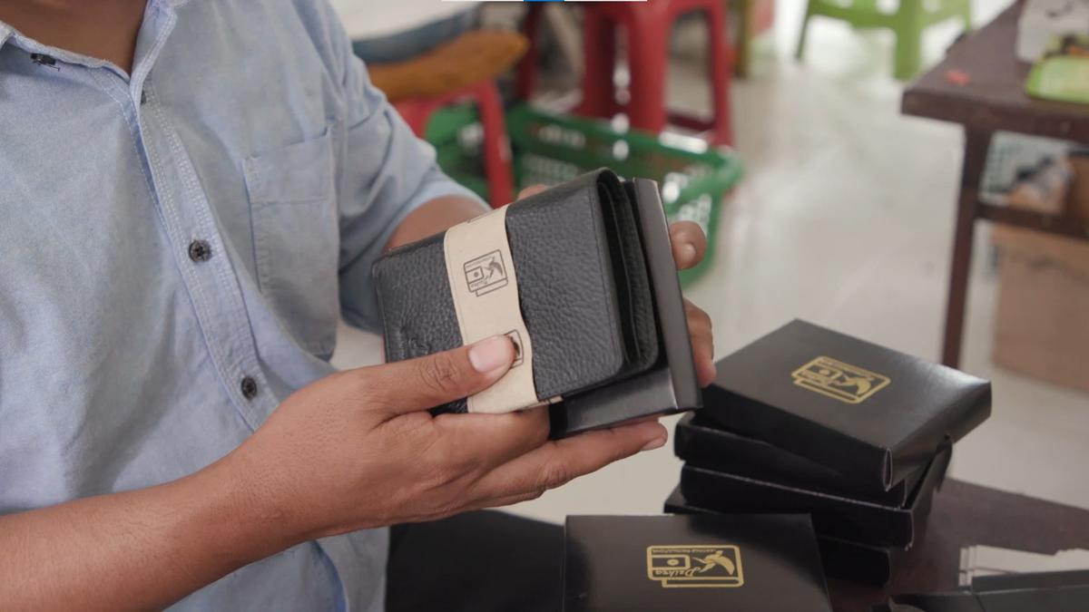 BERANI BERUBAH: Dosen Buka Rezeki Lewat Dompet Kulit - Bisnis Liputan6.com