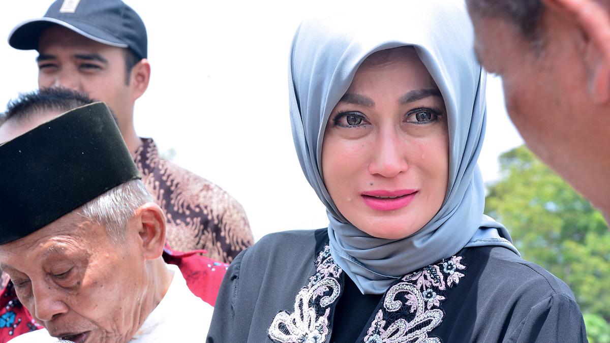 Sisca Dewi Shock Saksi Tak Hadir - ShowBiz Liputan6.com