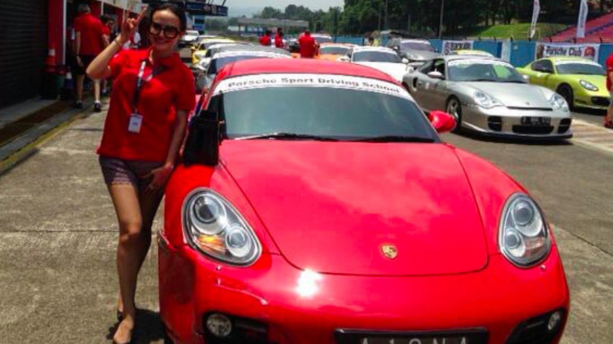 Potret Cynthiara Alona Pemilik Hotel Mesum di Tangsel, Bergaya di Sebelah Porsche Cayman ...