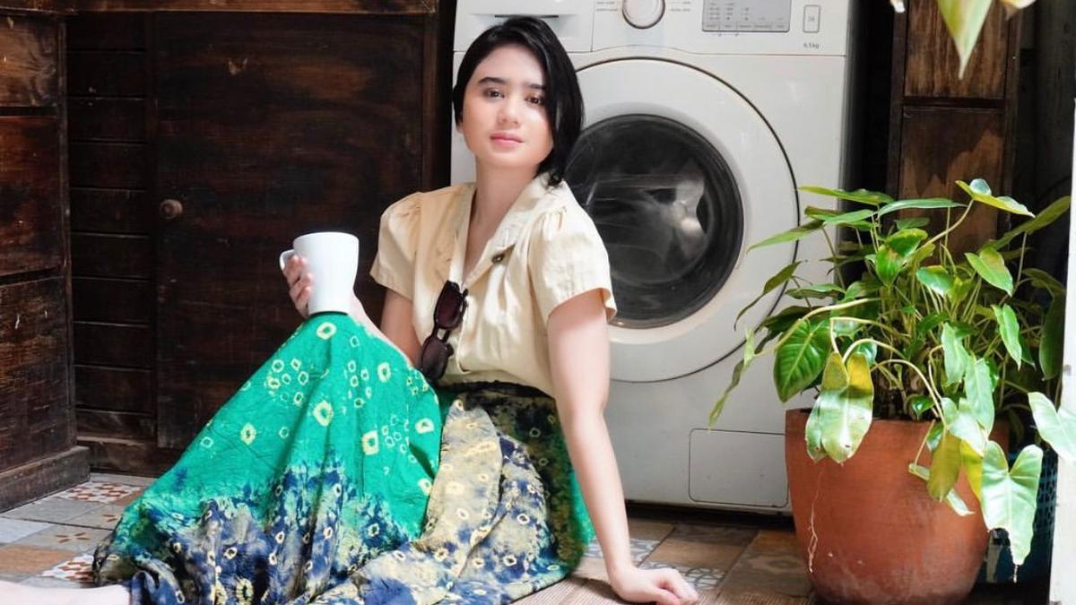 5 Potret Inspirasi Outfit Berkain ala Tissa Biani - Photo Fimela.com