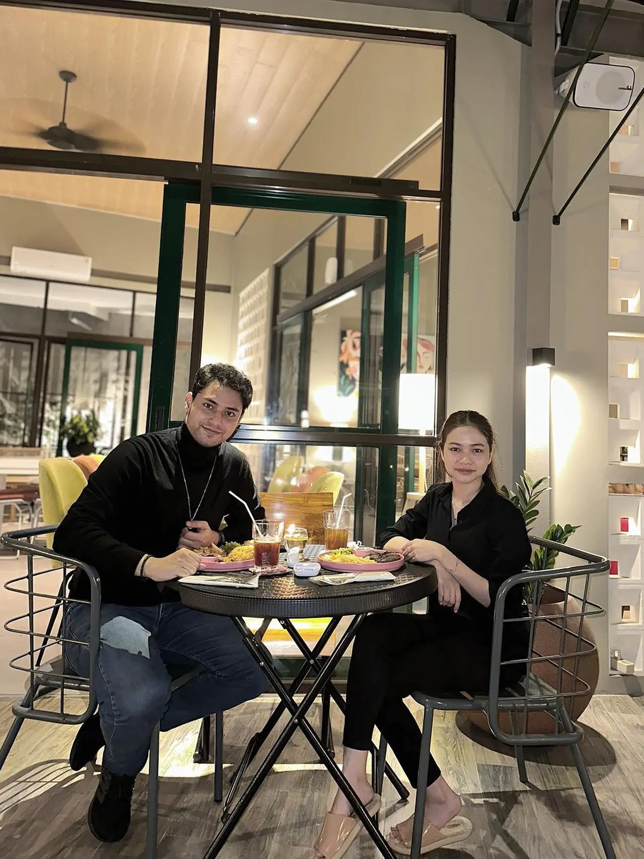 6 Potret Rara LIDA dan Pesulap Aladull yang Kian Romantis, Beda Usia ...