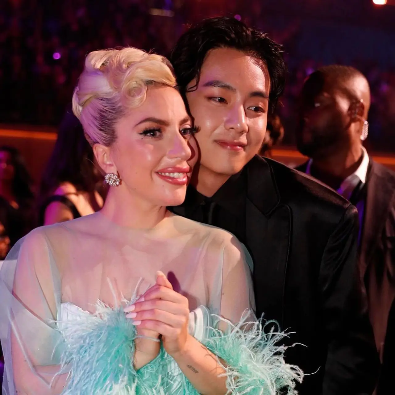 Transformasi Gaun Lady Gaga di Grammy 2022, Ada Momen Dipeluk V BTS ...