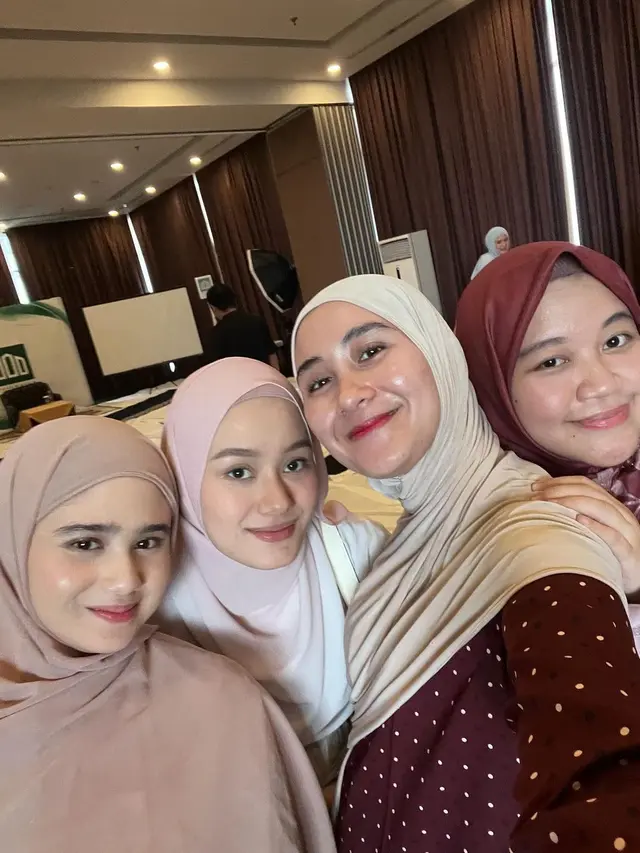 6 Potret Seleb Pengajian Bareng, Lesti Kejora Ikut Kumpul Lagi - Hot ...