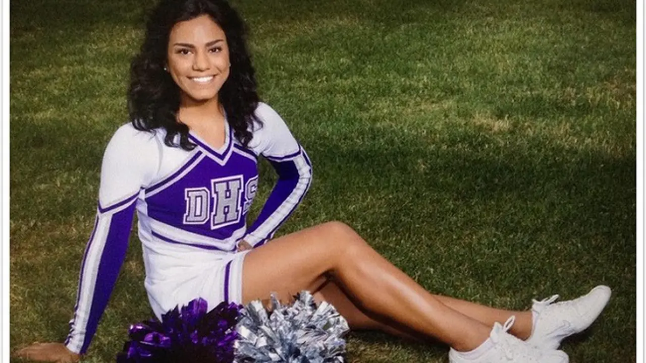 Pemandu Sorak Transgender Pertama di California, Arny Fuentes ...