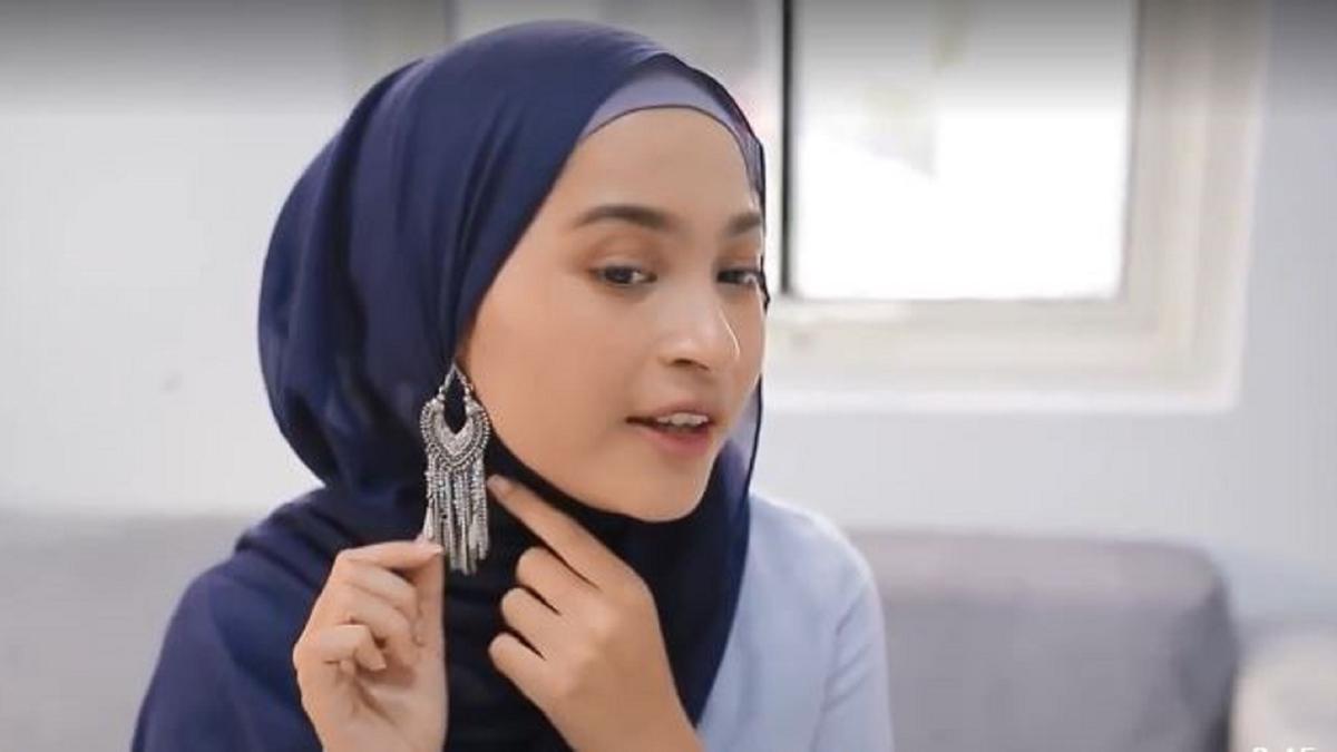 Tutorial Hijab Anting agar Lebaran Hari Kedua Tetap Semangat - Islami ...
