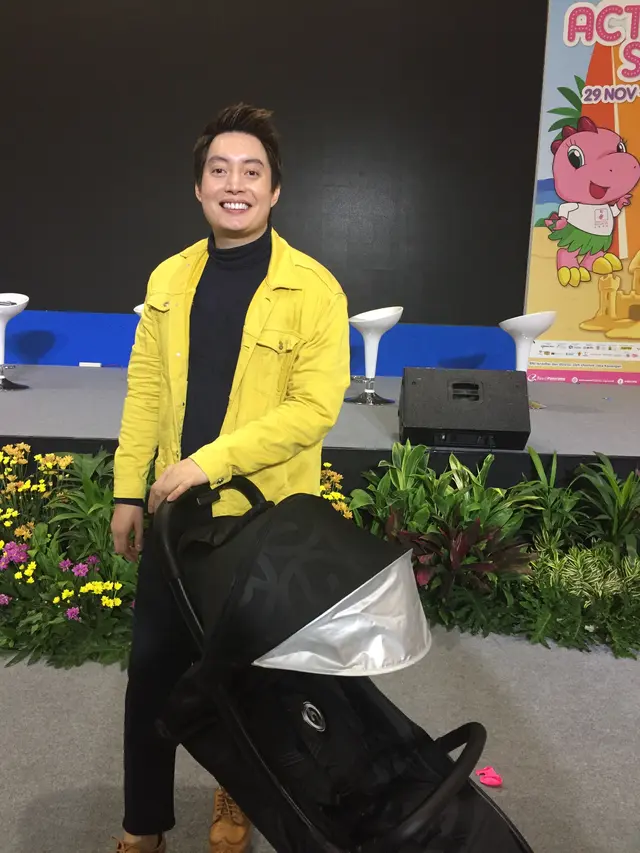 Edric Tjandra Rayakan Imlek Hanya Dengan Video Call, Bikin Ornamen dan ...