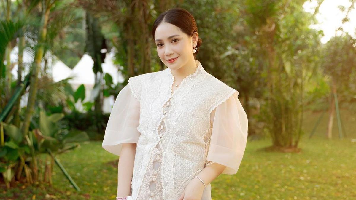 Penampilan Nagita Slavina di Istana Berkebaya, Tas Mungilnya Harganya ...