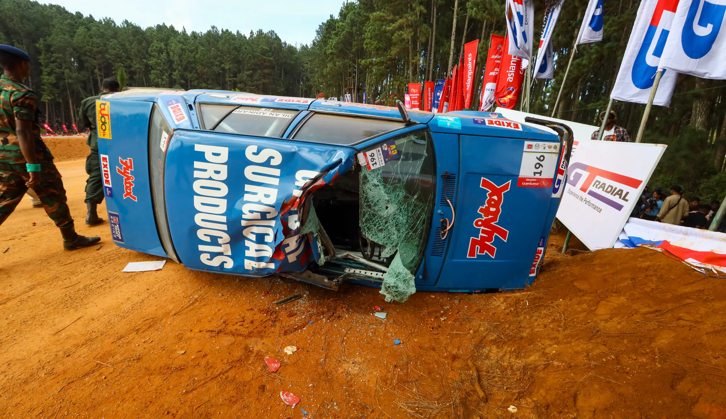 Mobil Balap Seruduk Kerumunan Penonton di Sri Lanka - Foto Liputan6.com