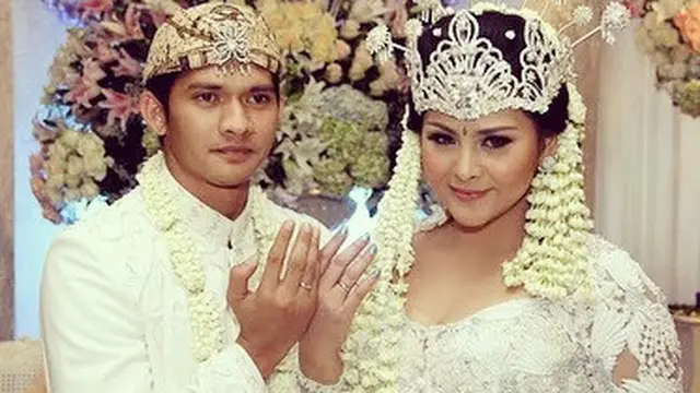 6 Artis Ini Menikah dengan Fansnya, Kisahnya Bikin Baper - Hot Liputan6.com