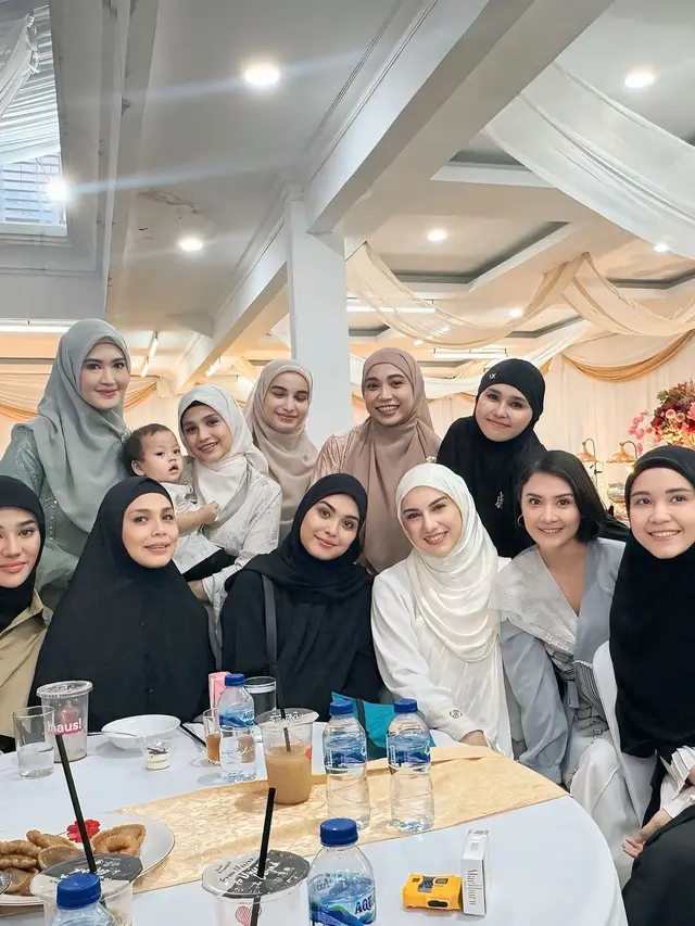 6 Potret Tamu Artis di Acara Tasyakuran Rumah Baru Irish Bella dan ...