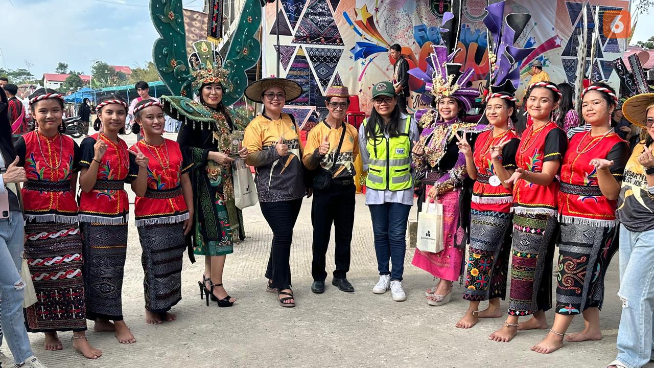 Festival Sarut dan Upaya Menjaga Pesona Wastra Dayak Benuaq